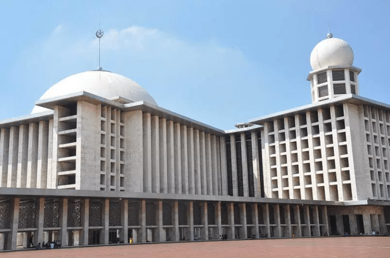 10 Masjid Terbesar Di Indonesia
